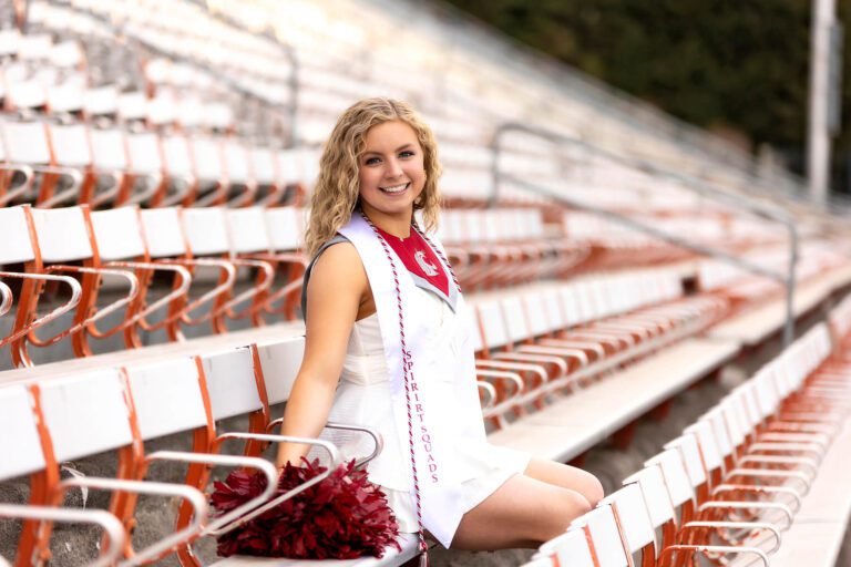 16 Poses for Graduation Pictures - naterobinsonphotography.com