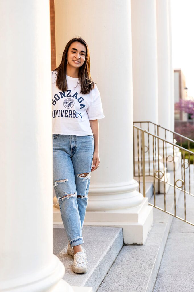 16 Poses for Graduation Pictures - naterobinsonphotography.com