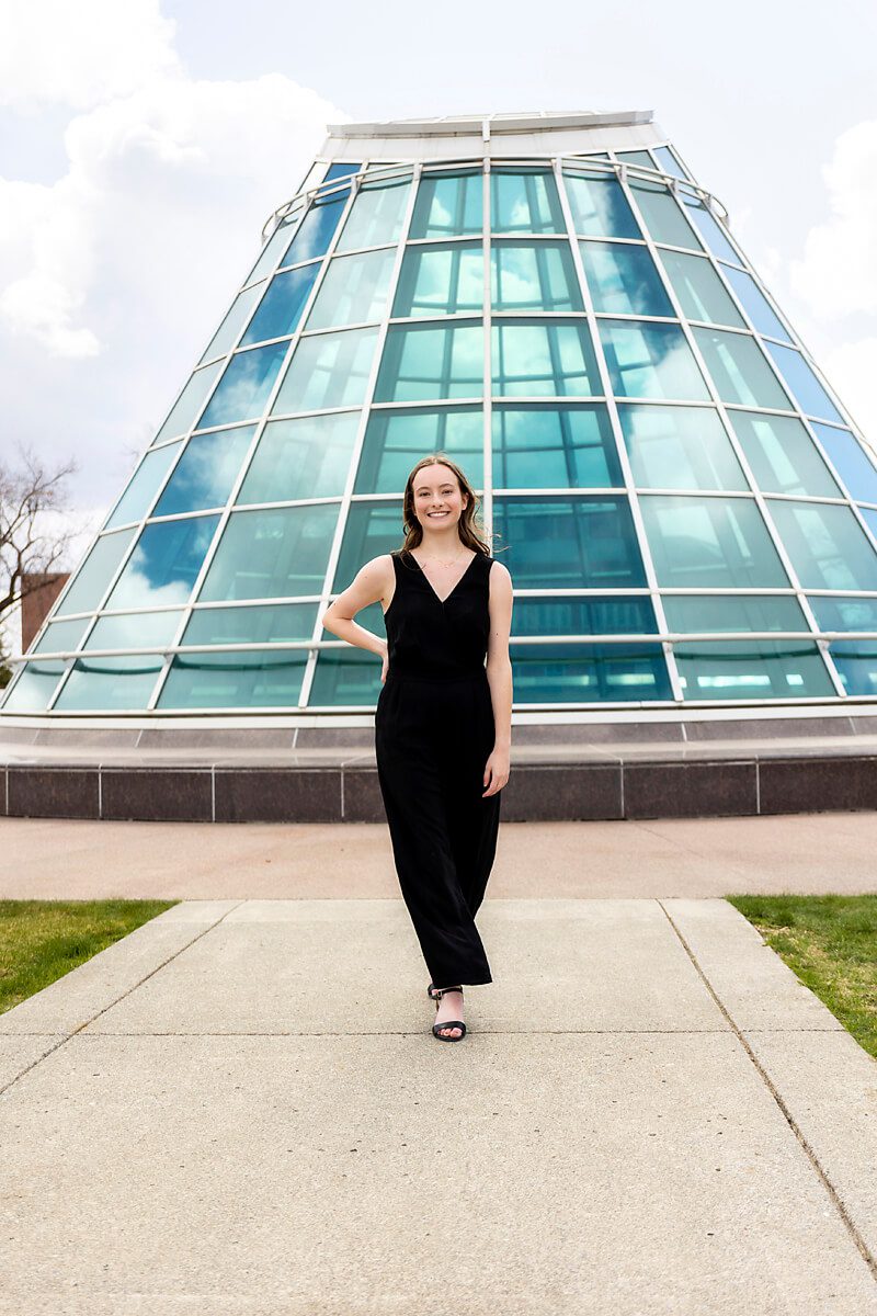 16 Poses for Graduation Pictures - naterobinsonphotography.com