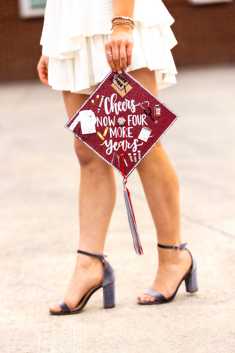 16 Poses for Graduation Pictures - naterobinsonphotography.com