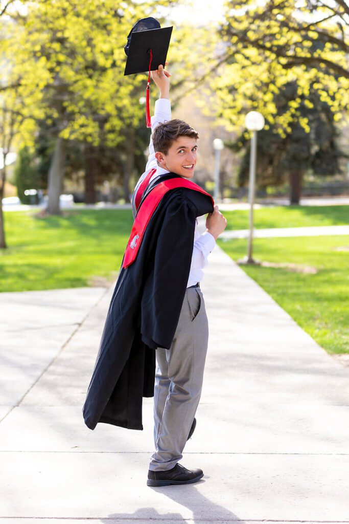 16 Poses for Graduation Pictures - naterobinsonphotography.com