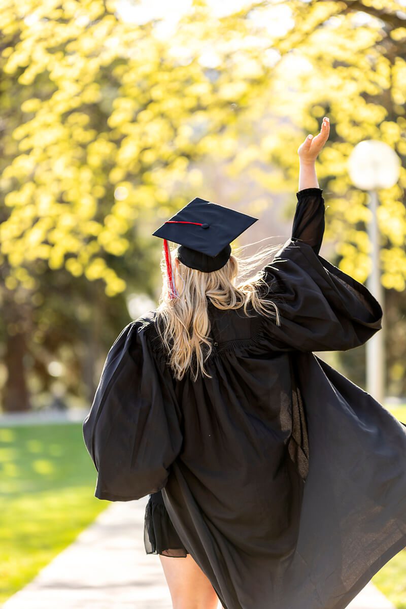 16 Poses for Graduation Pictures - naterobinsonphotography.com