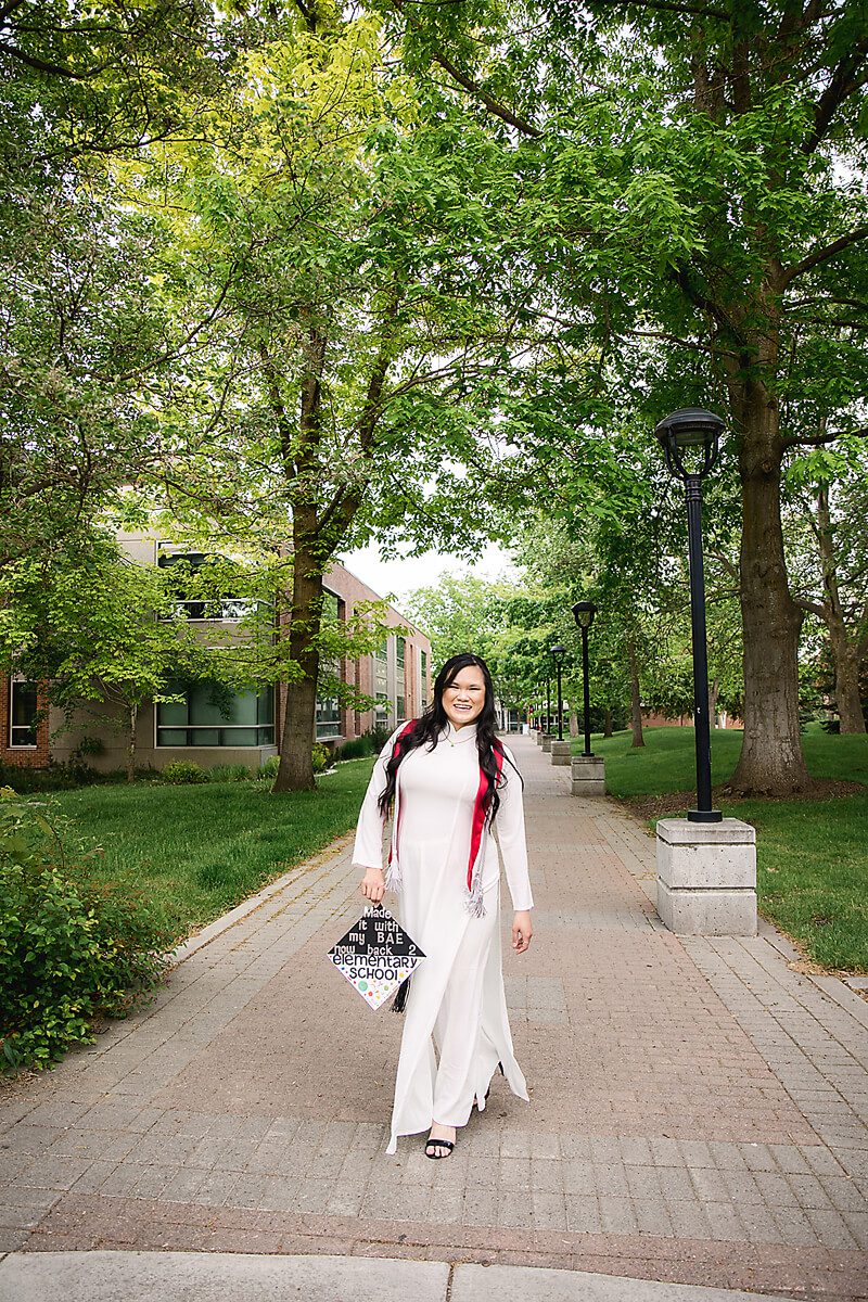 16 Poses for Graduation Pictures - naterobinsonphotography.com